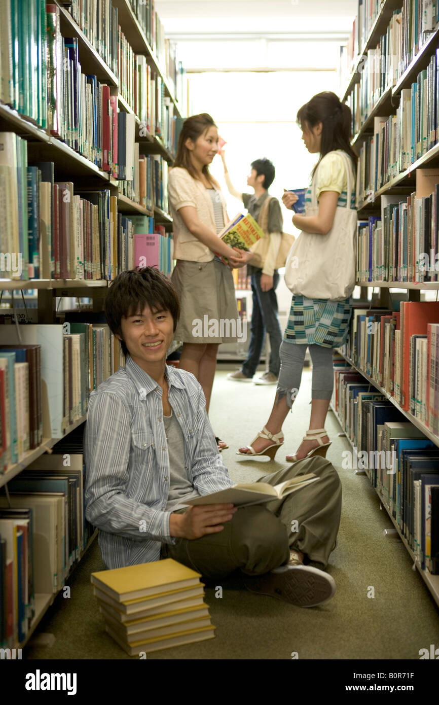 Students in library Stock Photo - Alamy