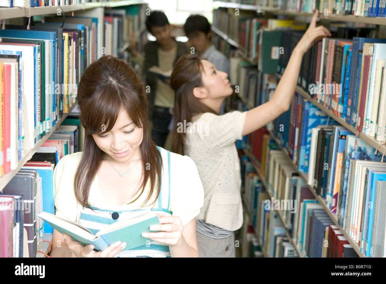 Students in library Stock Photo - Alamy