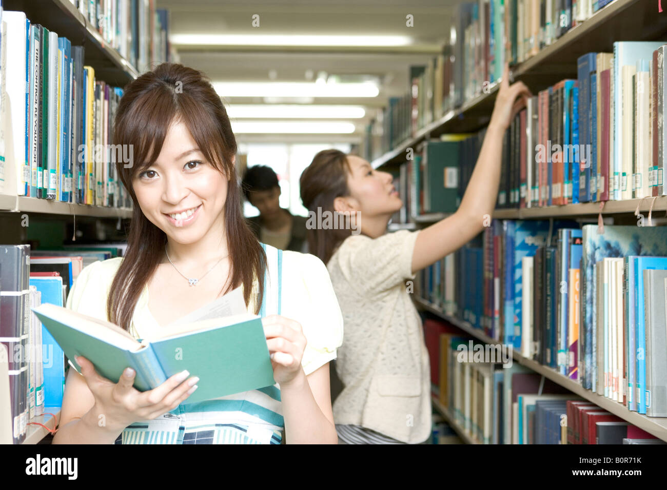 Students in library Stock Photo - Alamy