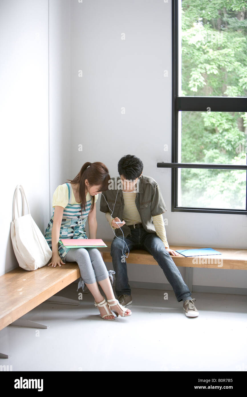 Young couple sharing mp3 player Stock Photo - Alamy