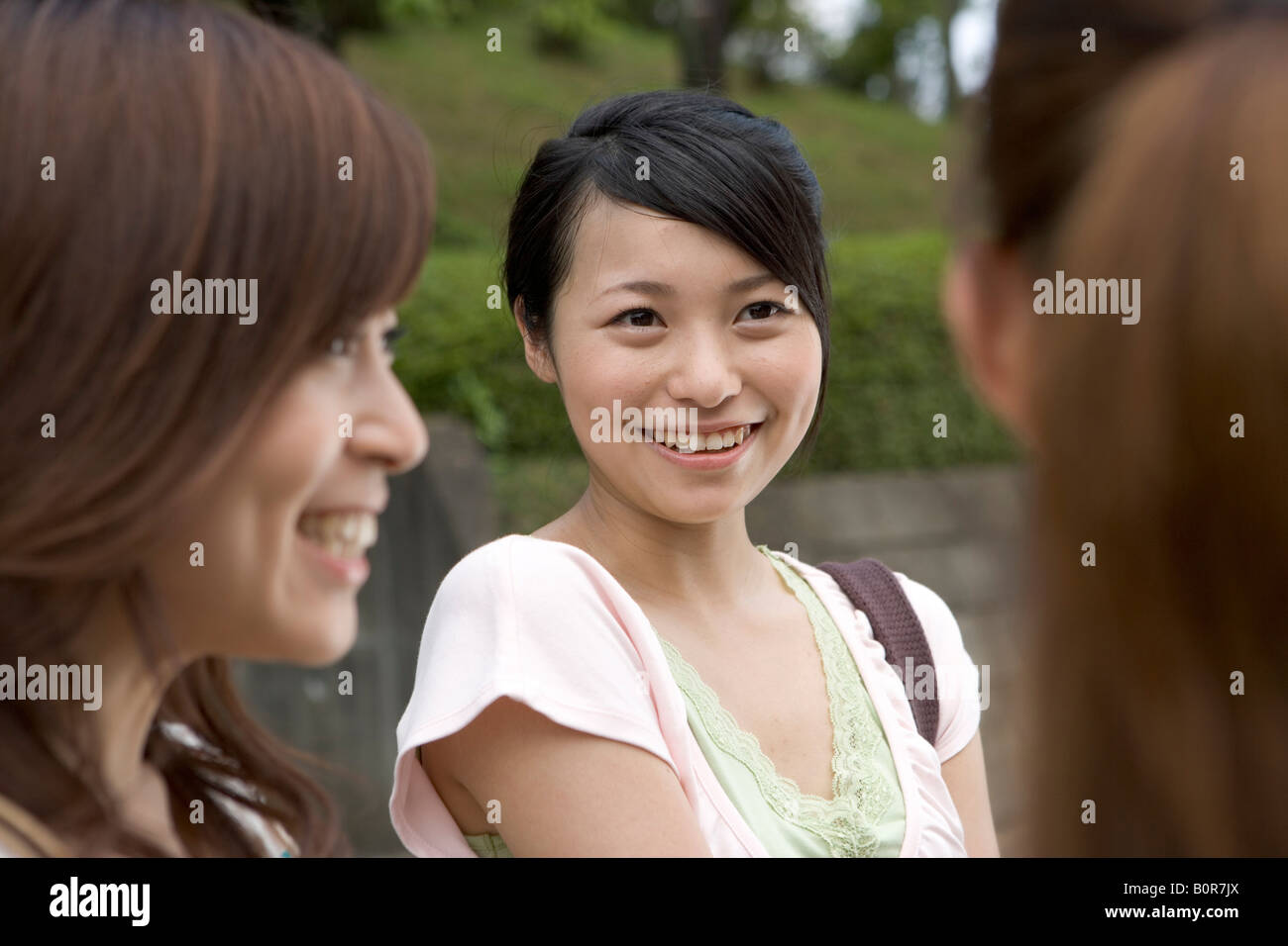Girls only talking hi-res stock photography and images - Alamy