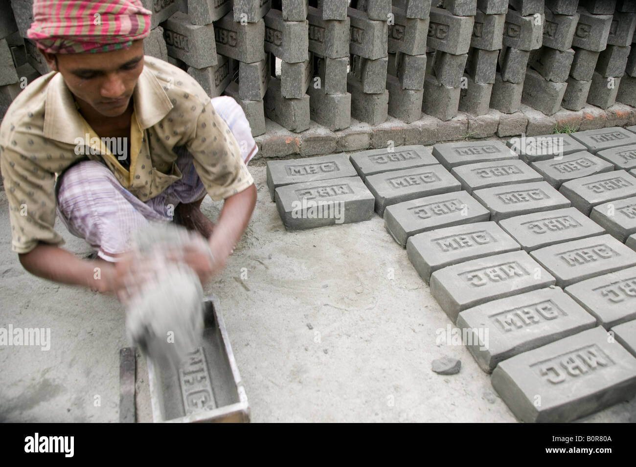 Putting clay into the mold to make bricks in Bangladesh Stock Photo - Alamy