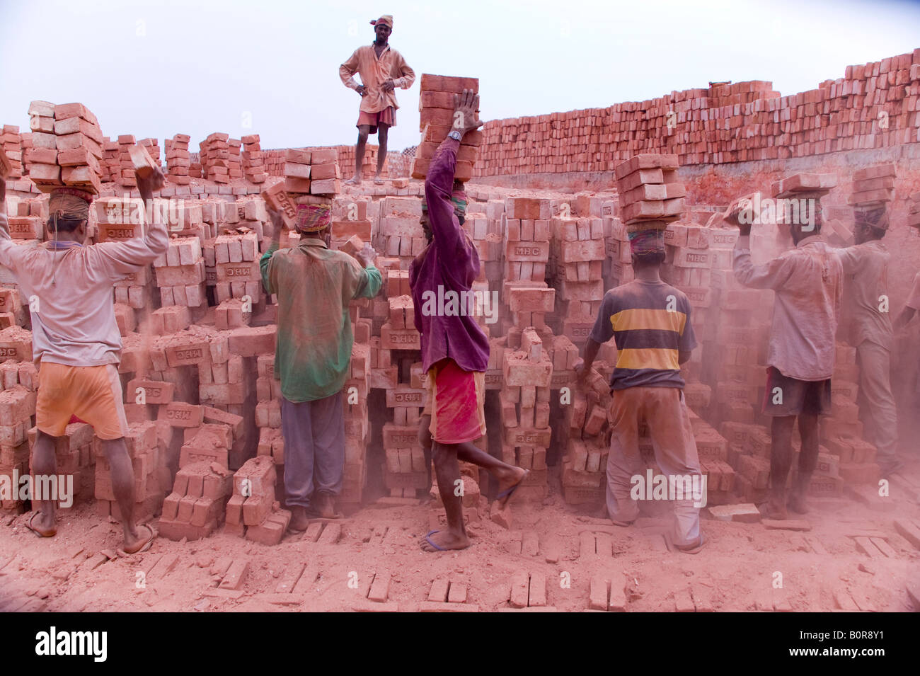 Men carrying bricks on their heads in Bangladesh Stock Photo - Alamy