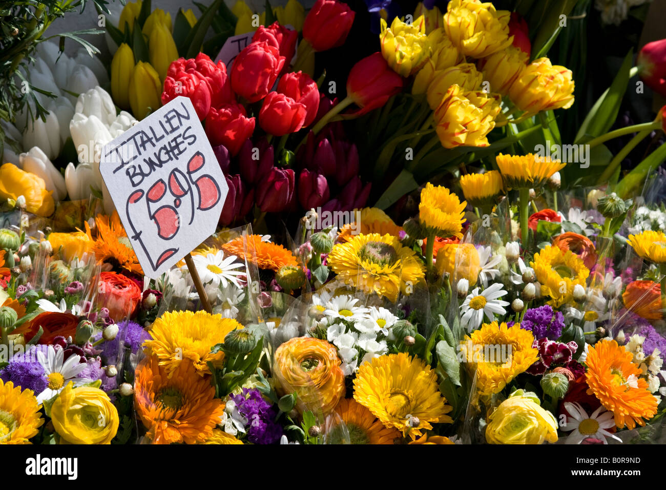 Bunches of flowers hi-res stock photography and images - Alamy