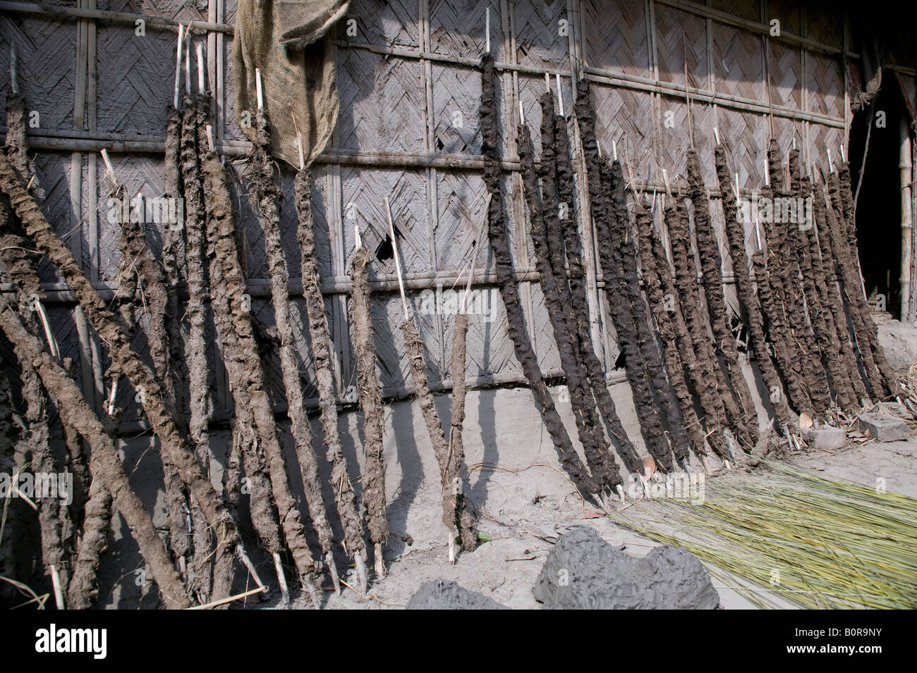 Cow dung sticks hi-res stock photography and images - Alamy
