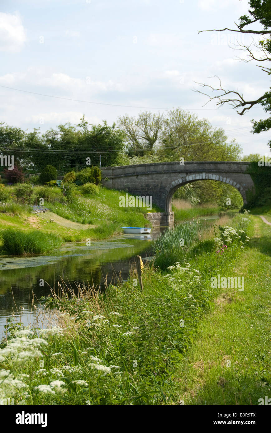 Towpath bank hi-res stock photography and images - Alamy