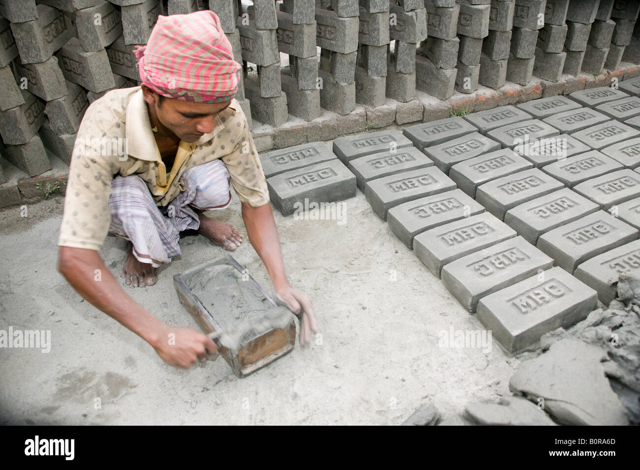Putting clay into the mold to make bricks in Bangladesh Stock Photo - Alamy