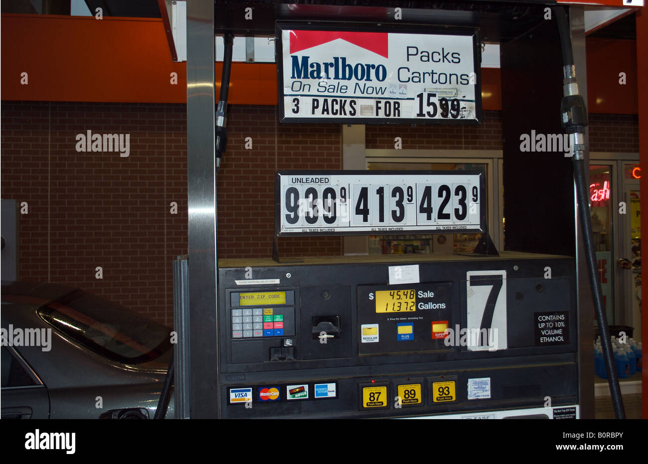 Fuel oil pump house hi-res stock photography and images - Alamy