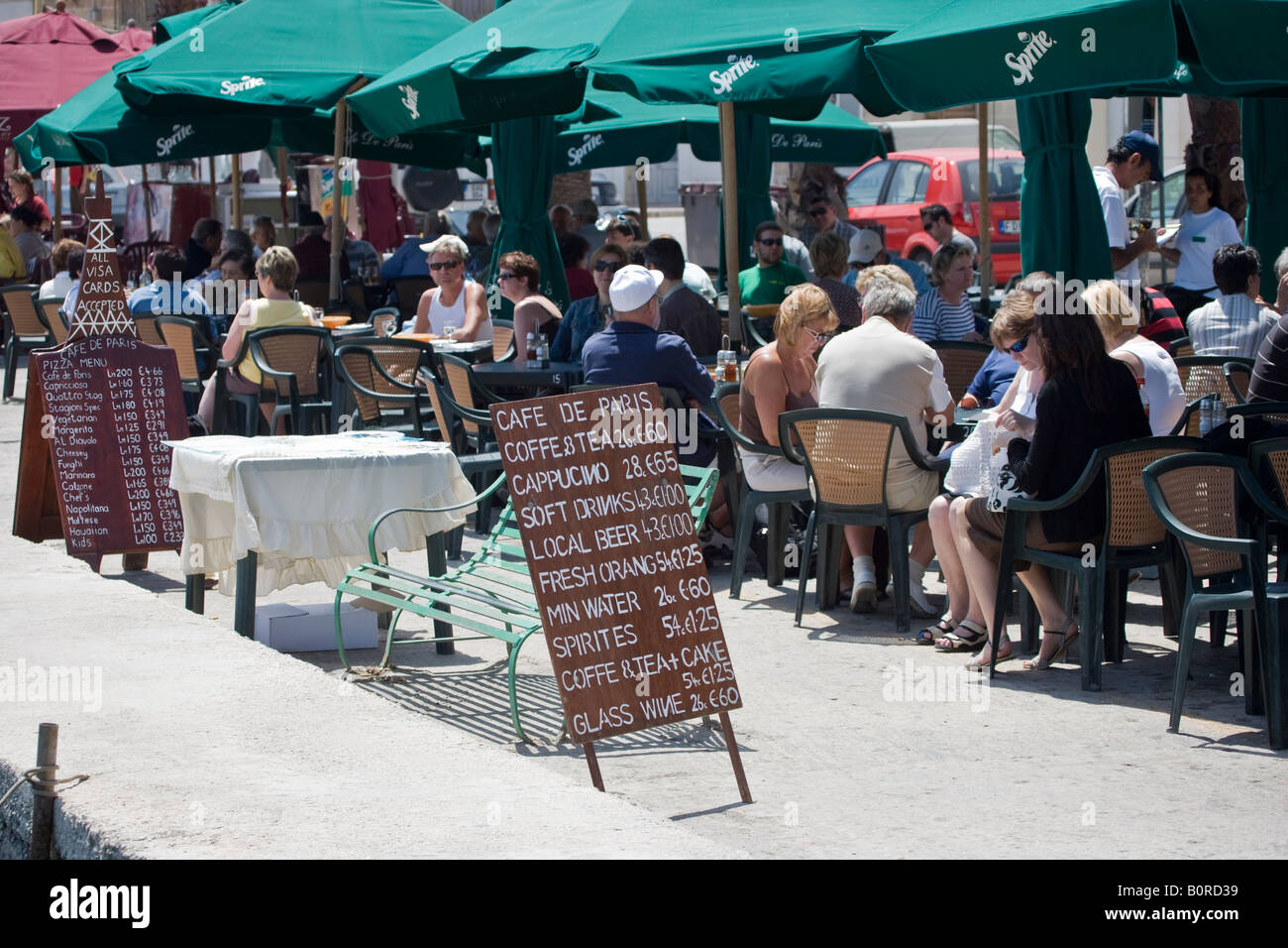 Alfresco harbourside dining hi-res stock photography and images - Alamy