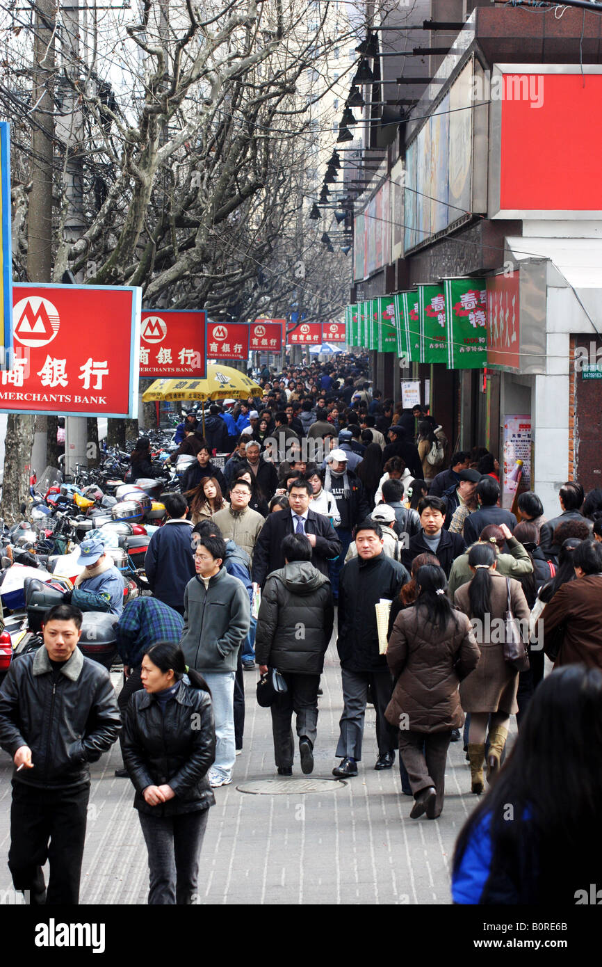 A typical street crowd in Shanghai Stock Photo - Alamy