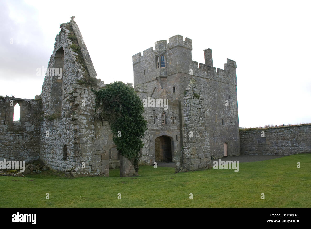 Hulne park alnwick northumberland hi-res stock photography and images ...