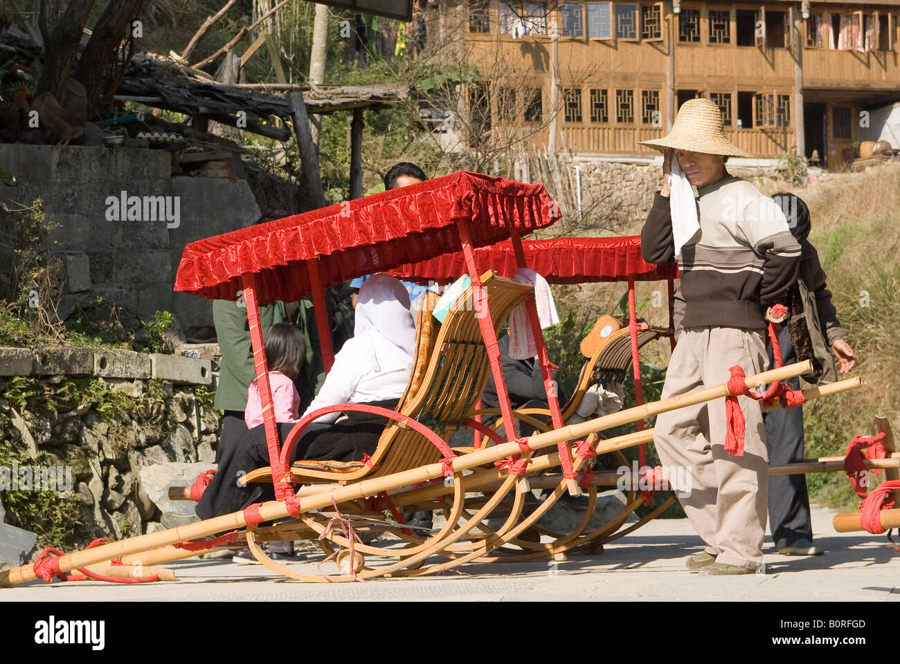 Sedan chair hi-res stock photography and images - Alamy