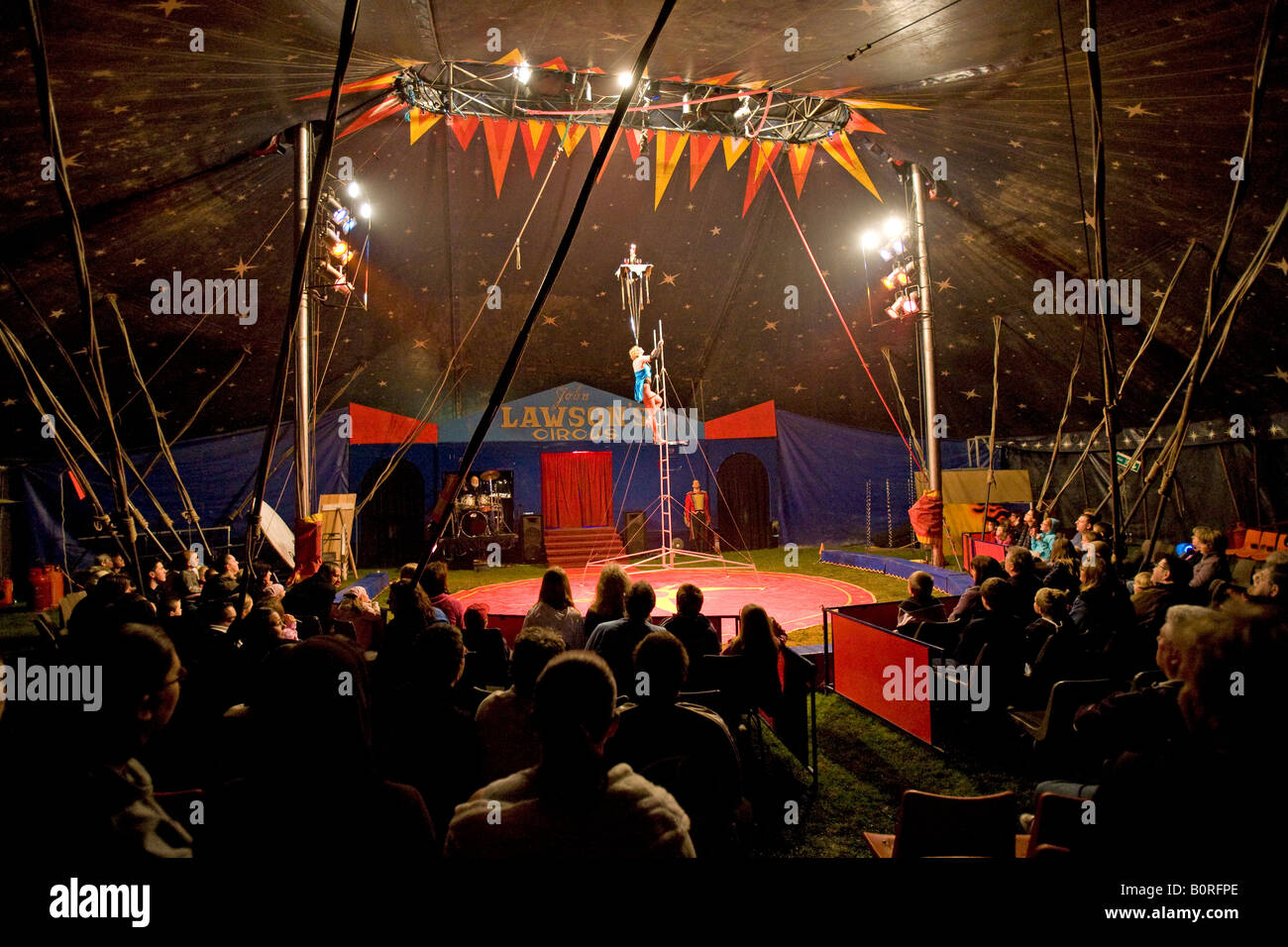 Circus juggler big top hi-res stock photography and images - Alamy