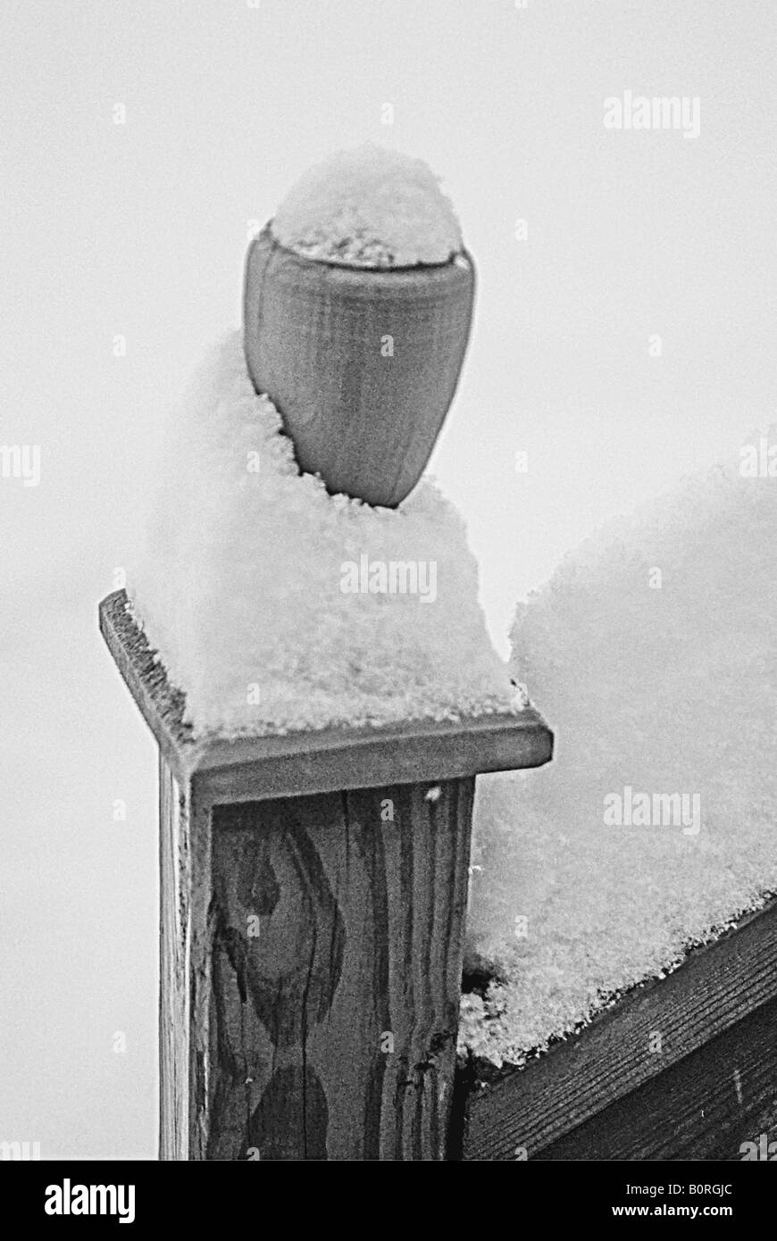patio post covered with snow coat backyard winter Stock Photo - Alamy