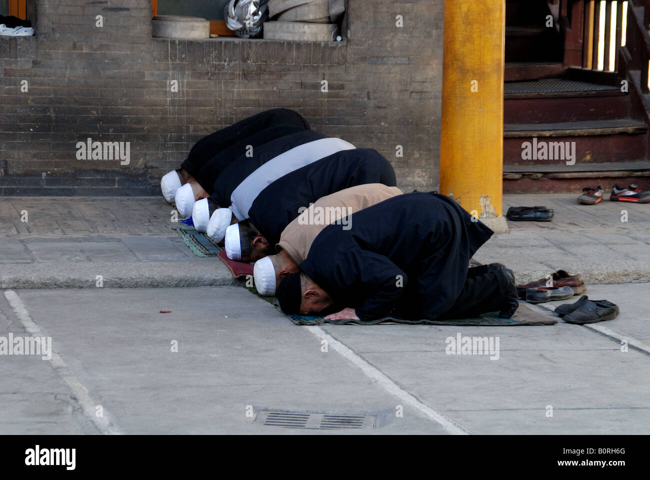 China muslims pray hi-res stock photography and images - Alamy