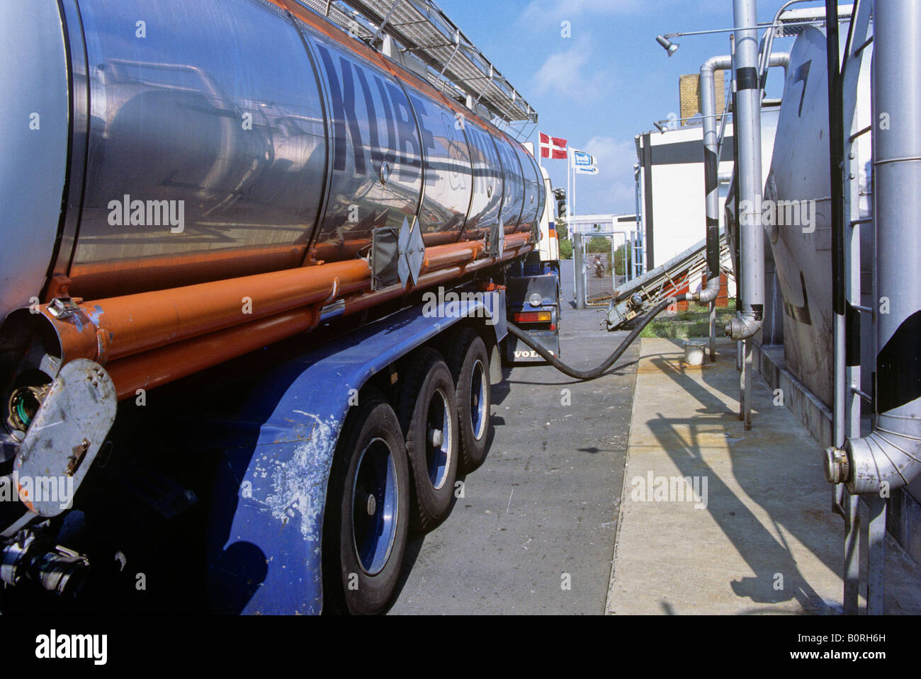 loading of heating oil or chemical liquids in tank lorry Stock Photo ...
