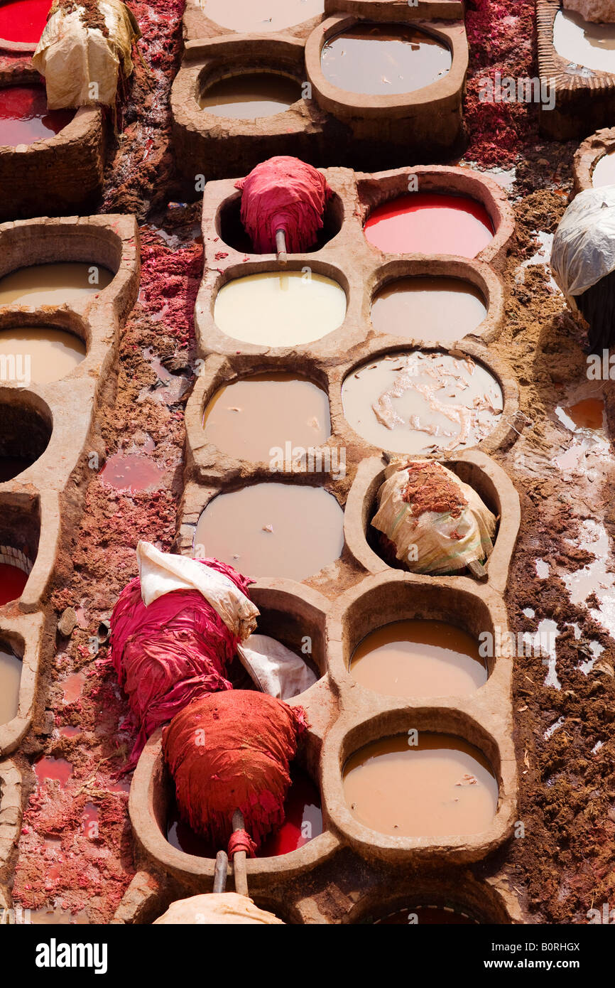 Fez tannery stone dye vats hi-res stock photography and images - Alamy