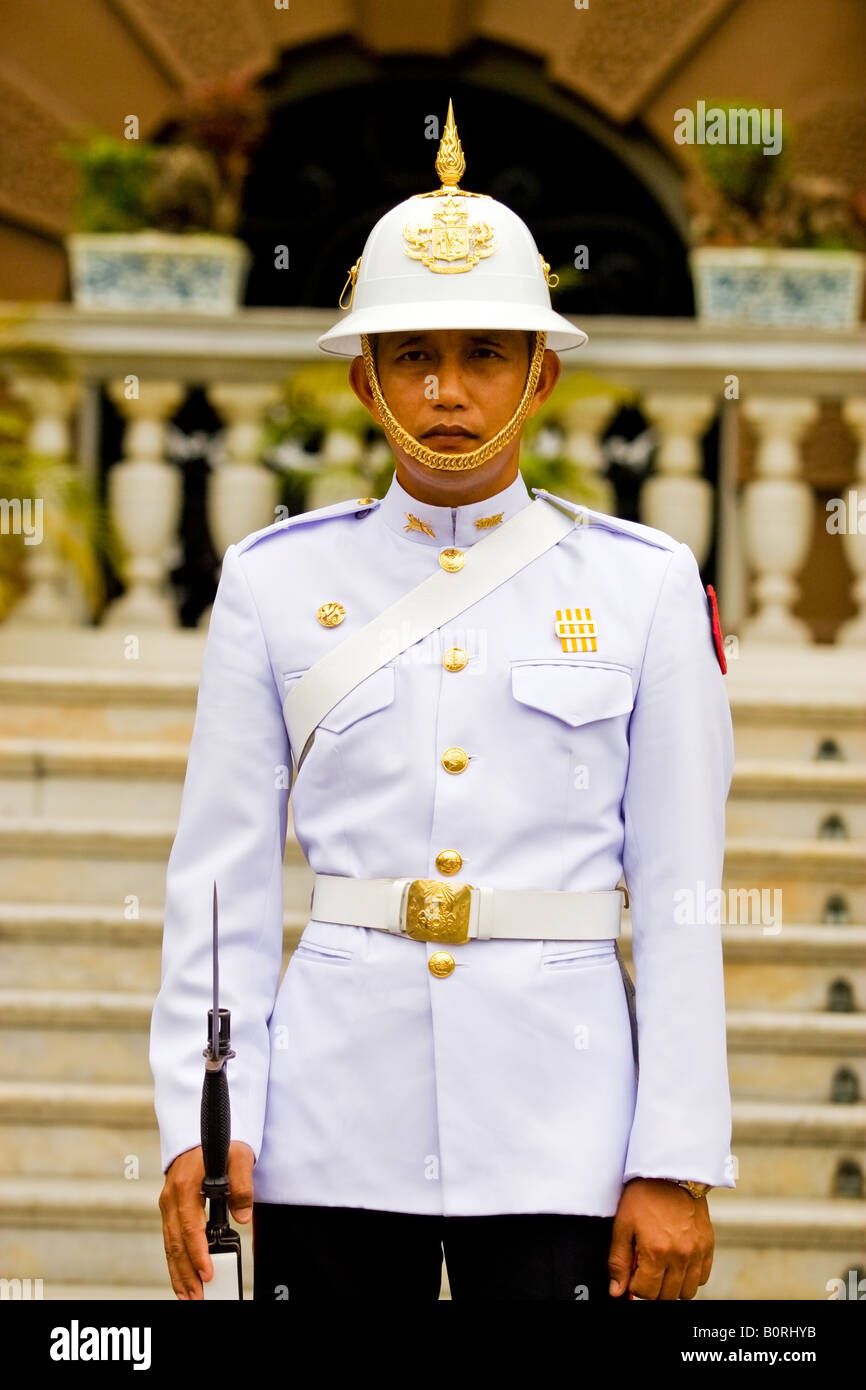 An Asian royal guard in Thailand Stock Photo - Alamy