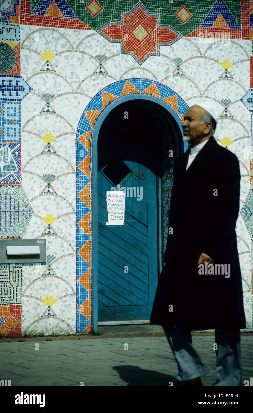 Multicultural London on Whitechapel Road Stock Photo - Alamy