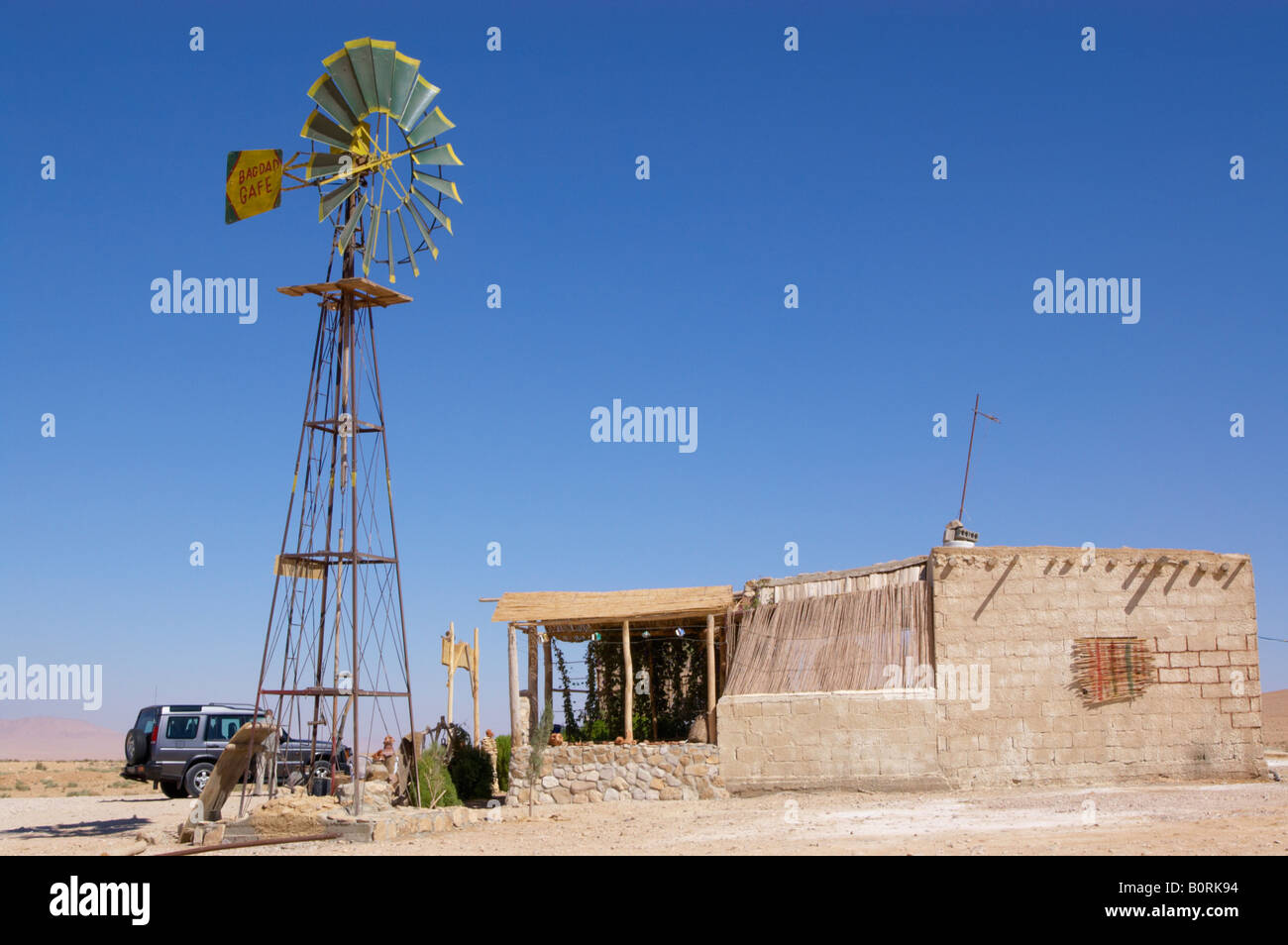 Wind pump in the Syrian desert Stock Photo - Alamy