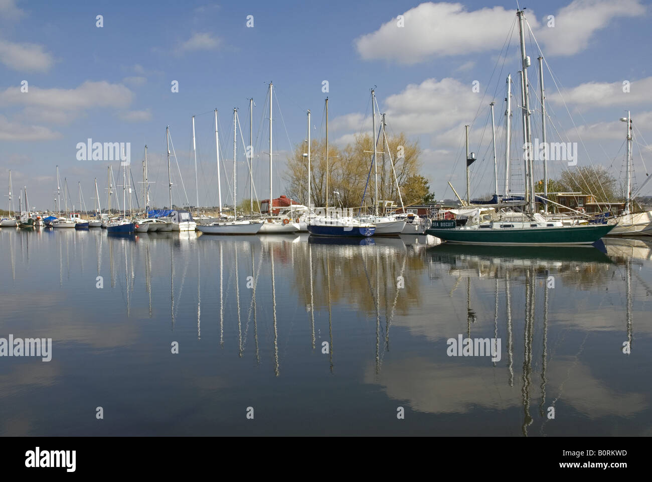 Tranquil scene on the Exeter Canal by the Turf Locks Stock Photo - Alamy