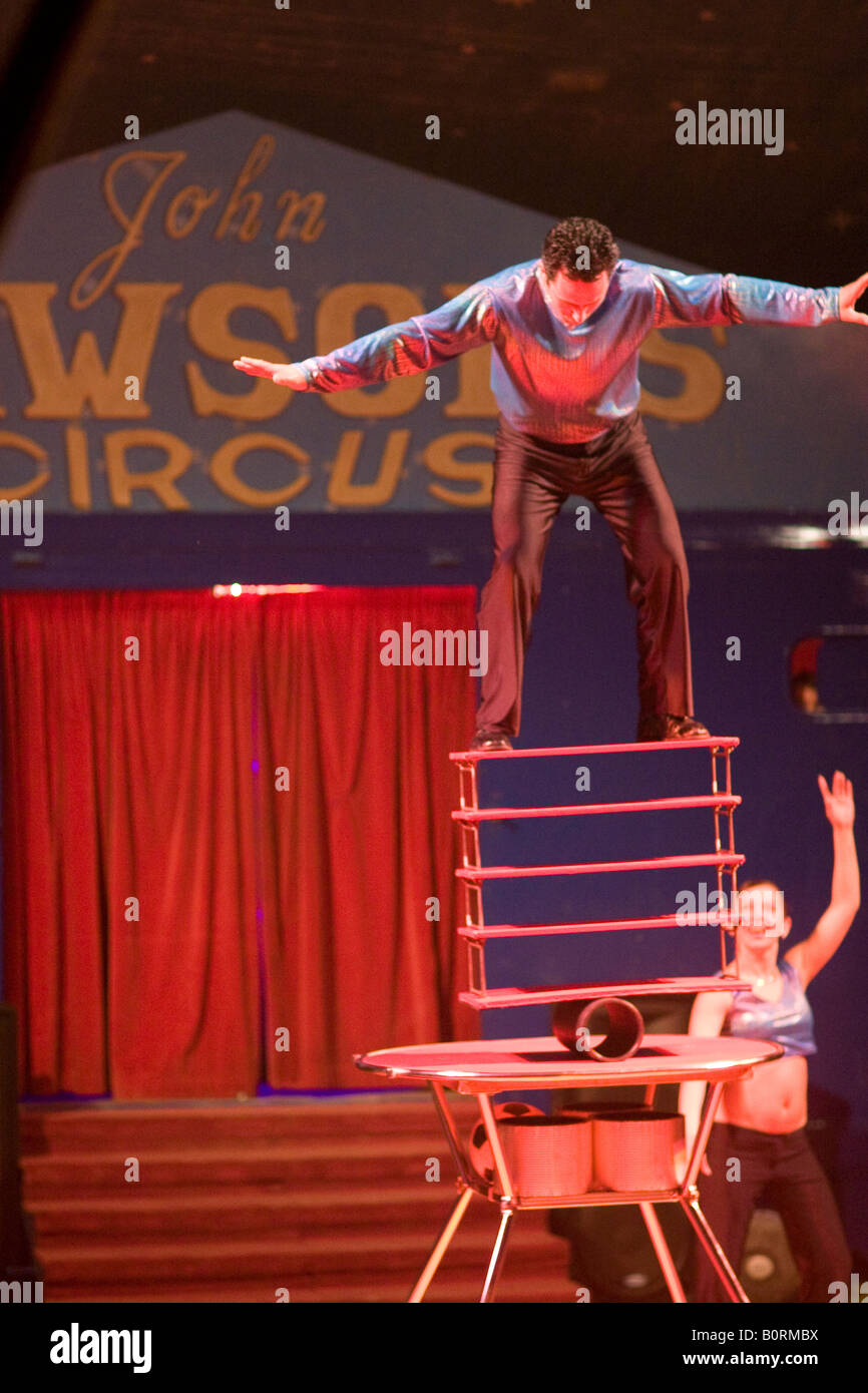 Circus big top crowd hi-res stock photography and images - Alamy