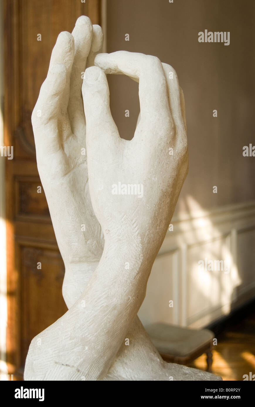 Hands sculpture hi-res stock photography and images - Alamy
