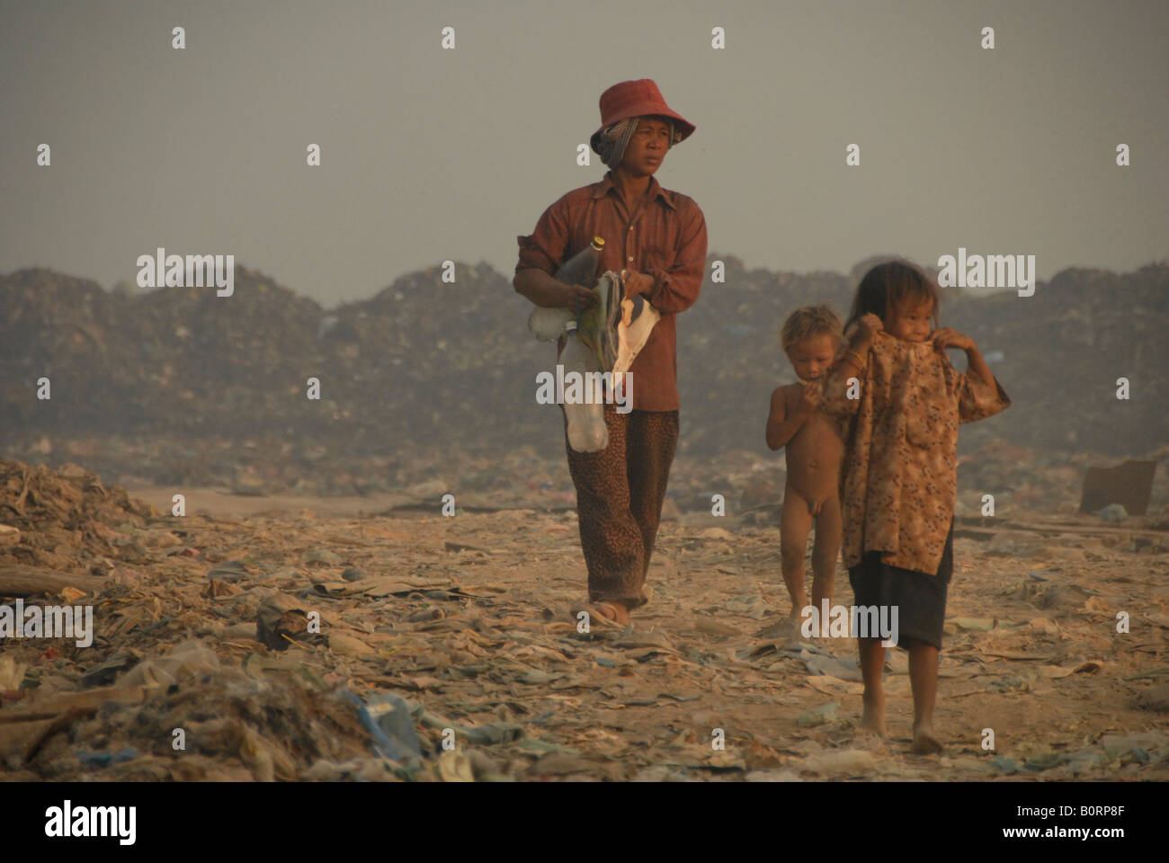 stung meanchey rubbish dump, phnom penh cambodia Stock Photo - Alamy