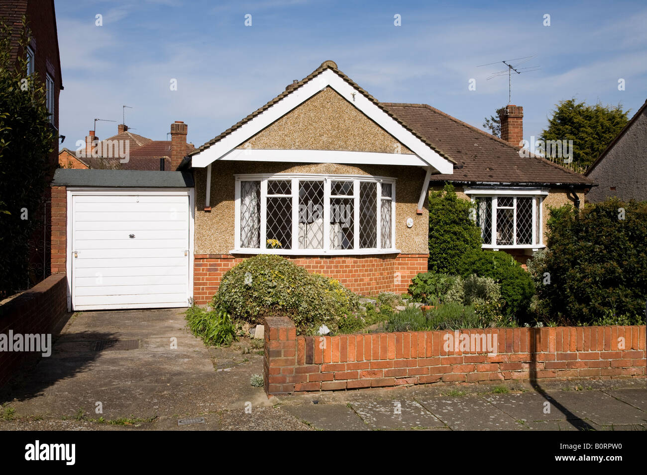 Bungalow home in Lower Sunbury, Surrey Stock Photo - Alamy