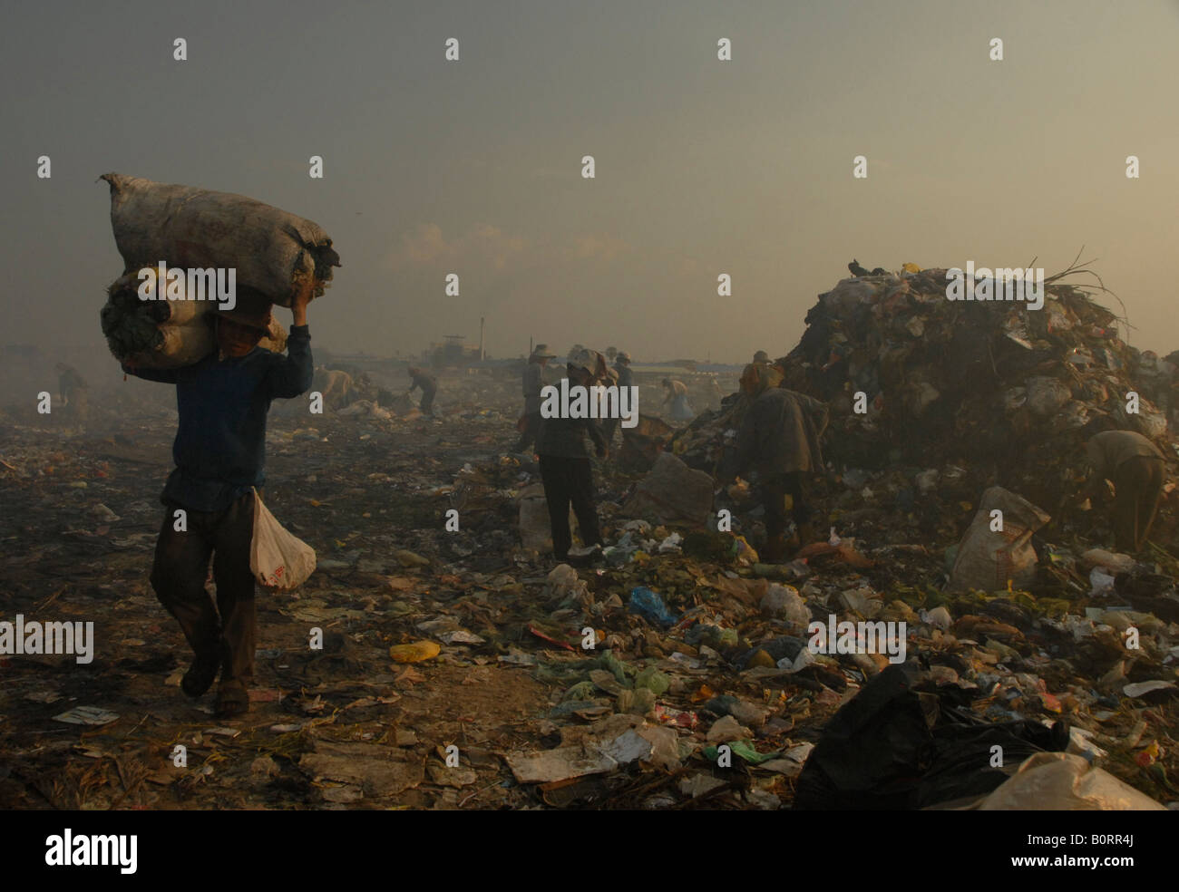 stung meanchey rubbish dump, phnom penh cambodia Stock Photo - Alamy