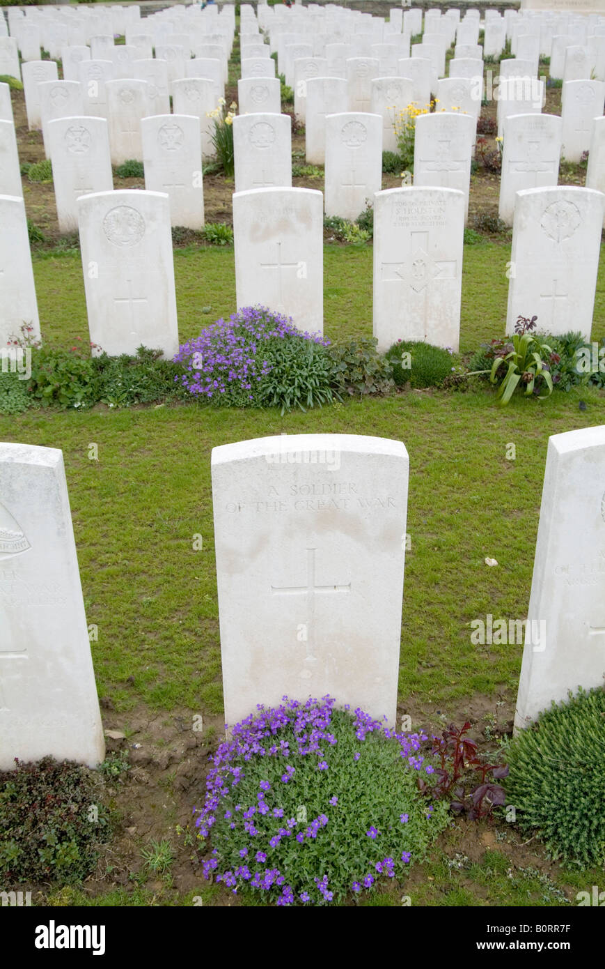 grave of the unknown soldier world war one commision cemetery dead ...