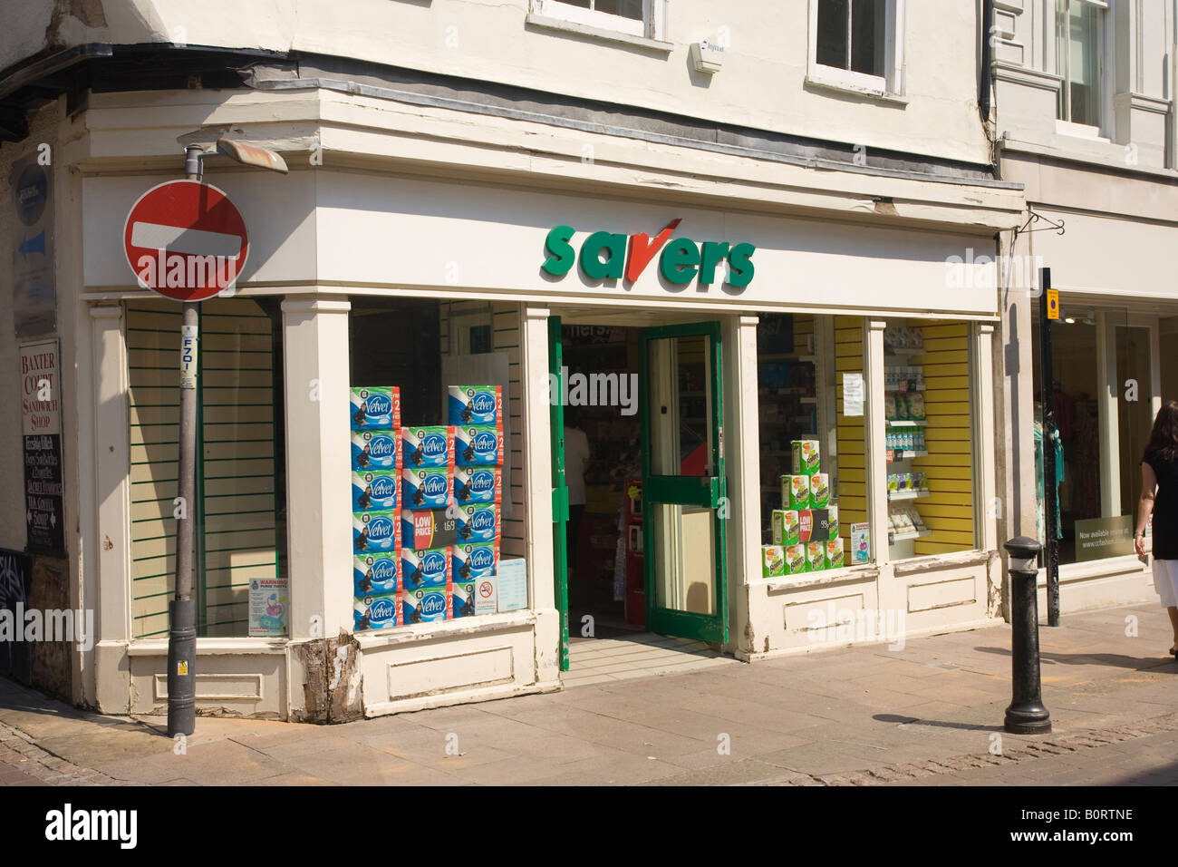 Savers shop hi-res stock photography and images - Alamy