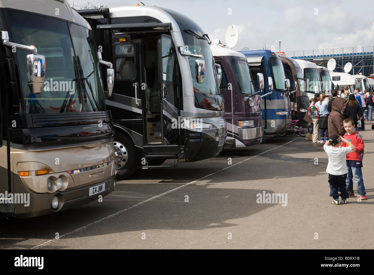 Motorhomes paddock brands hatch hi-res stock photography and images - Alamy