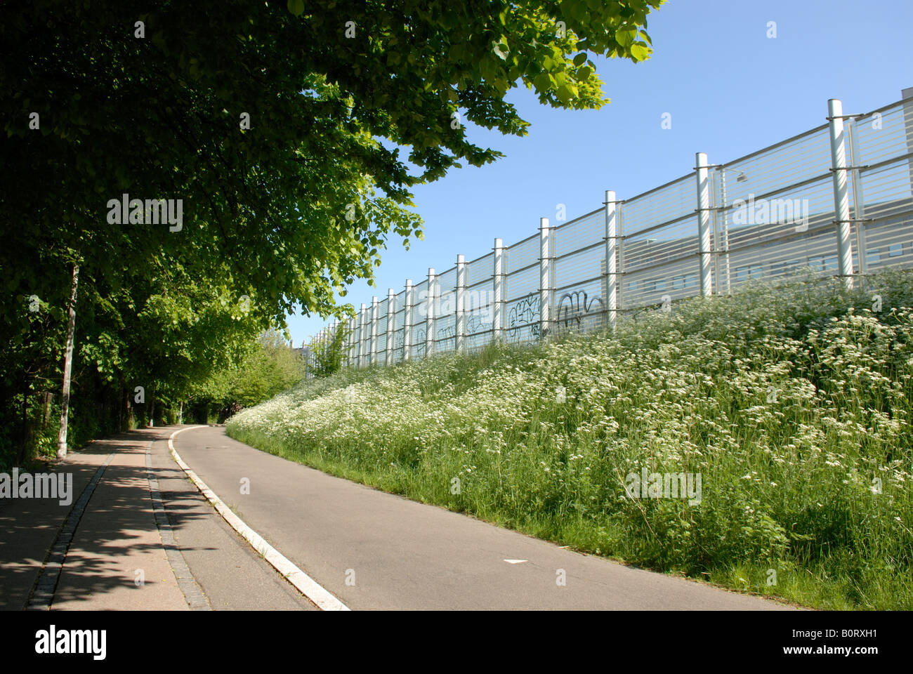 Paved bicycle paths hi-res stock photography and images - Alamy