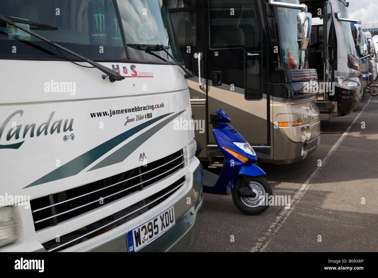 Motorhomes paddock brands hatch hi-res stock photography and images - Alamy