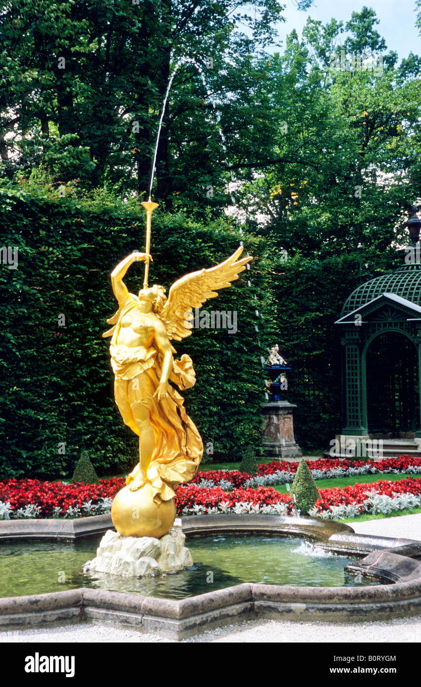 Golden Fountain Stock Photos & Golden Fountain Stock Images - Alamy