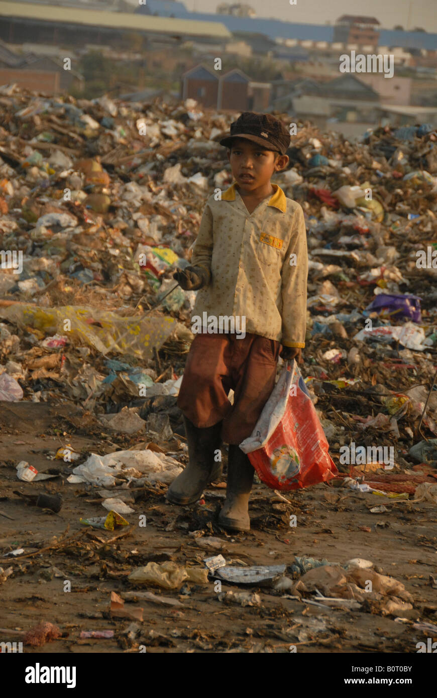 stung meanchey rubbish dump, phnom penh cambodia Stock Photo - Alamy