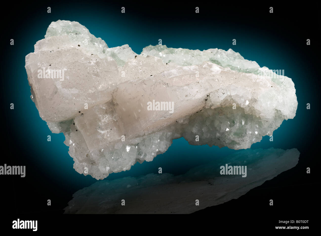 Fluorite in uv light hi-res stock photography and images - Alamy