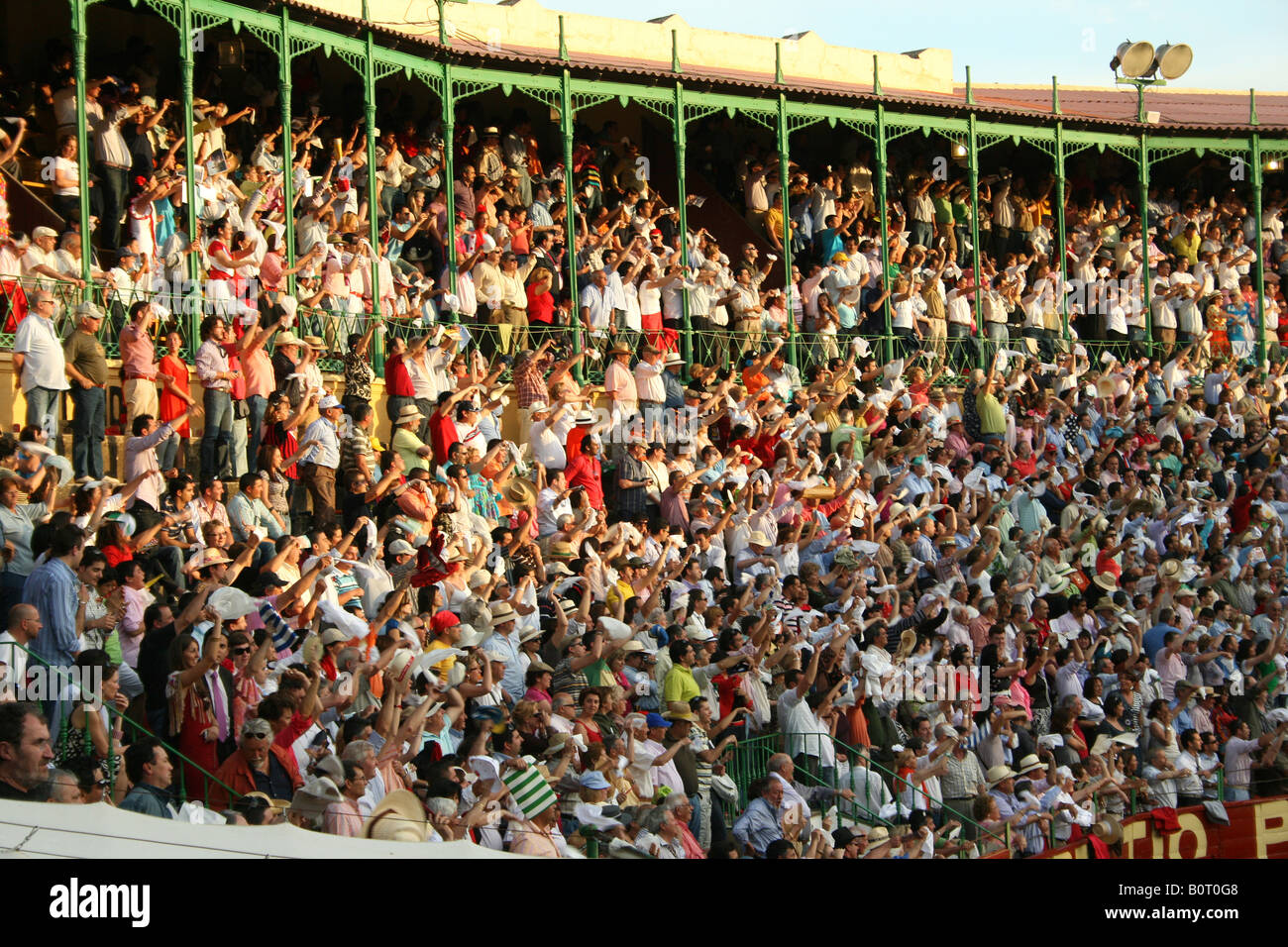 Darts crowd hi-res stock photography and images - Alamy