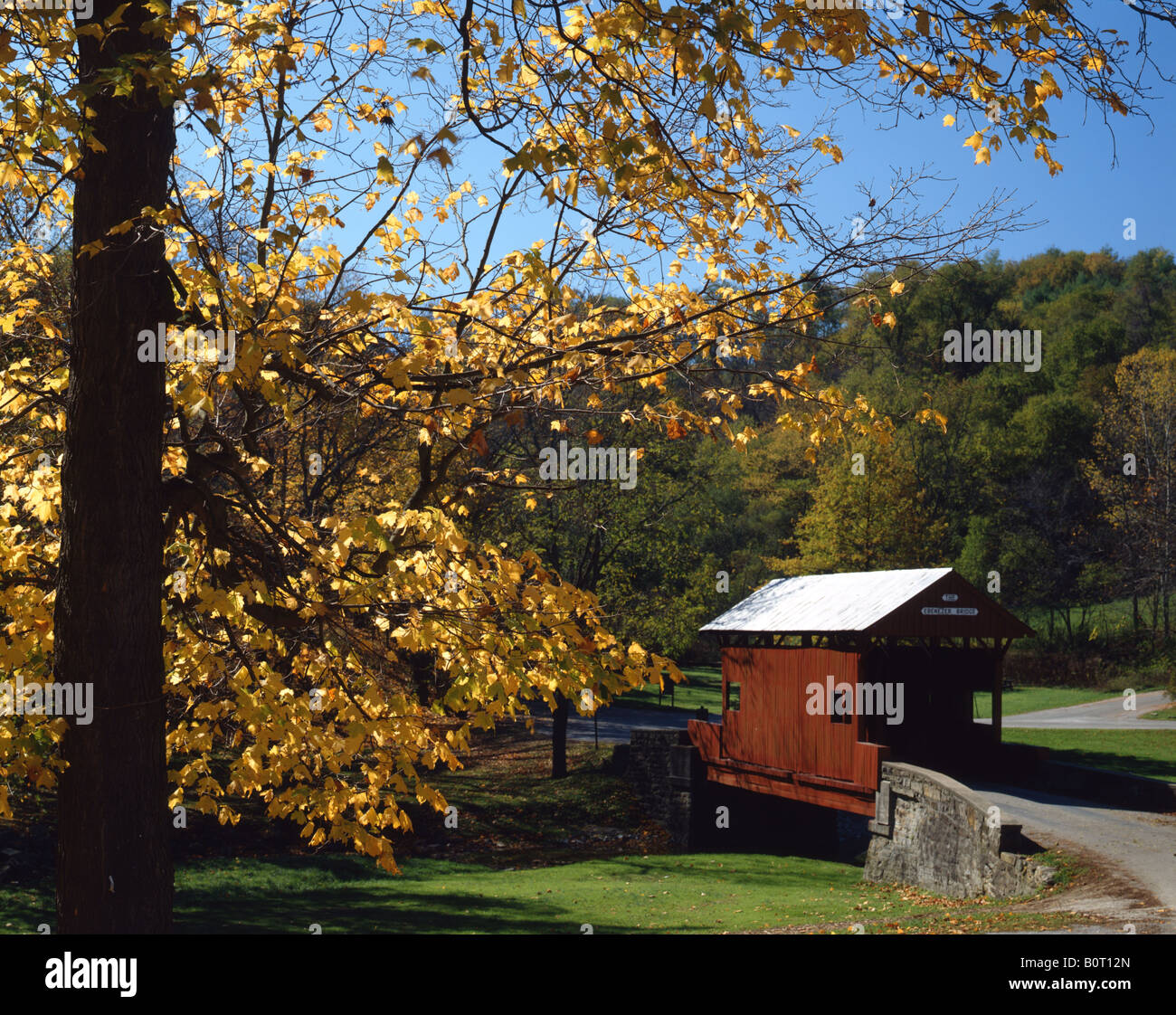 Rustic bridge road hi-res stock photography and images - Alamy