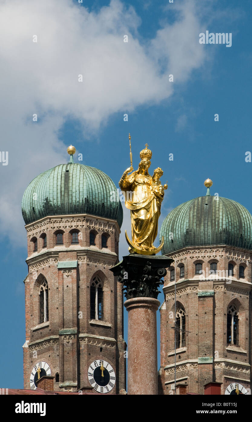 Statue of St Mary with Frauenkirche Church of Our Lady in Marienplatz ...