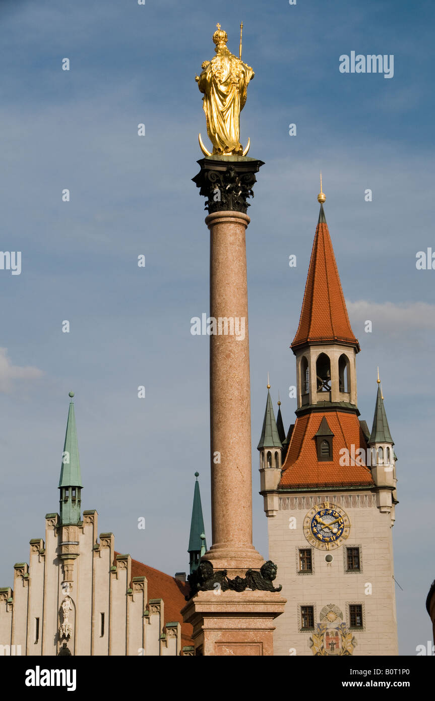 Statue of Virgin Mary in Marienplatz, town hall, in the city of Munich ...
