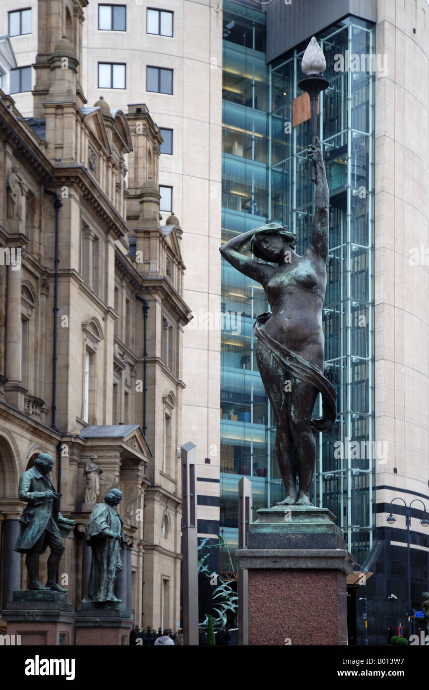 Leeds statue hi-res stock photography and images - Alamy