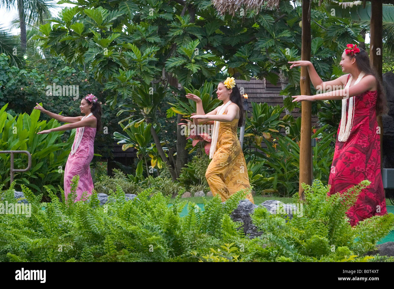 Dance polynesian cultural center hi-res stock photography and images ...