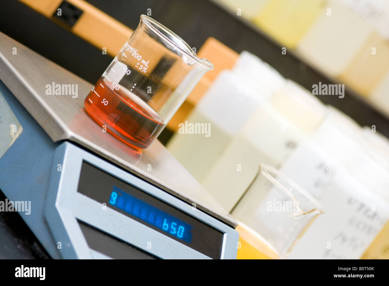 Laboratory scale hi-res stock photography and images - Alamy