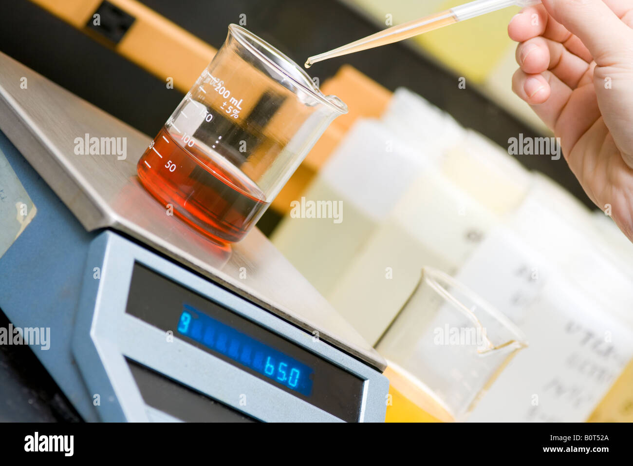 Laboratory scale hi-res stock photography and images - Alamy