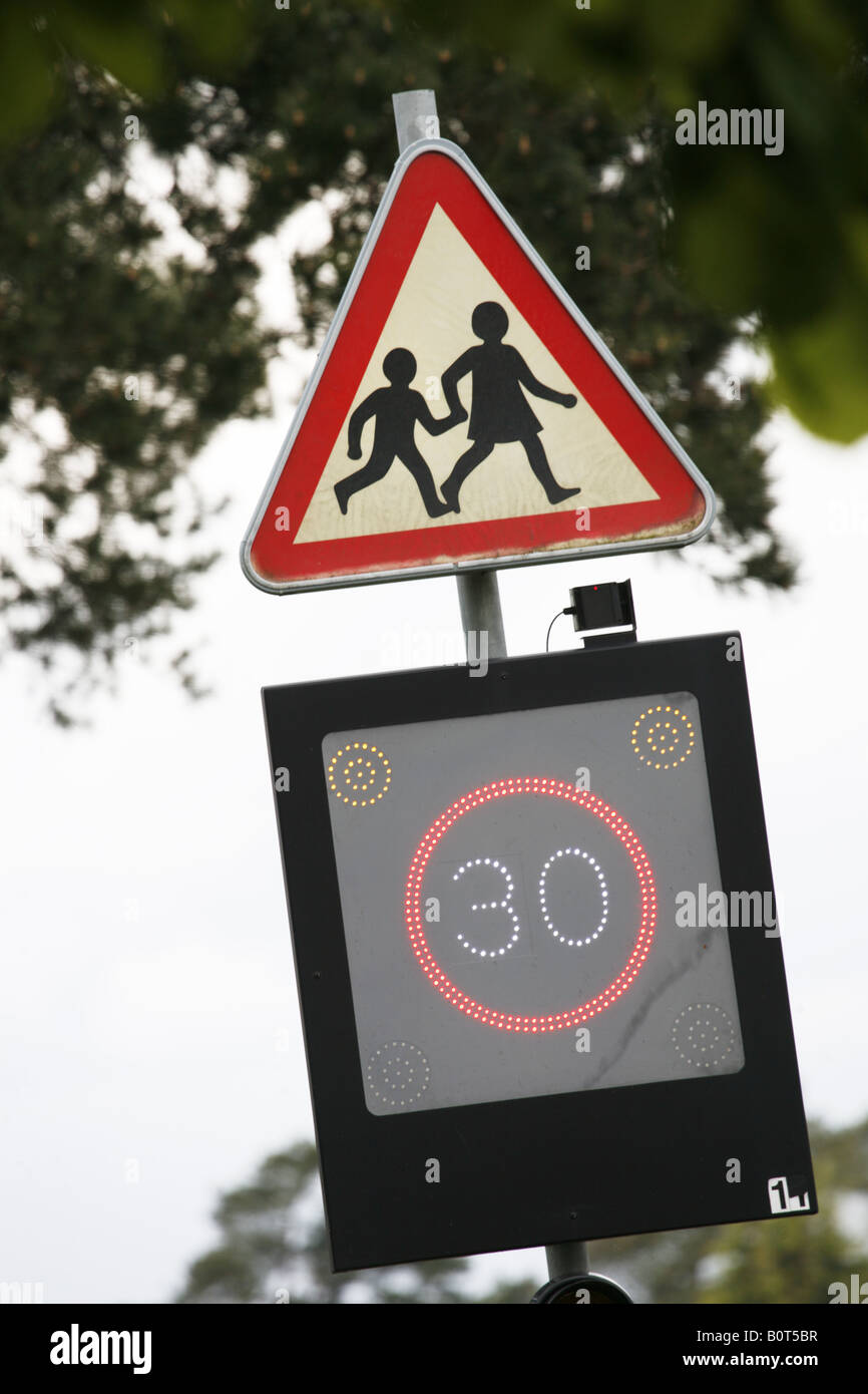 30mph sign hi-res stock photography and images - Alamy