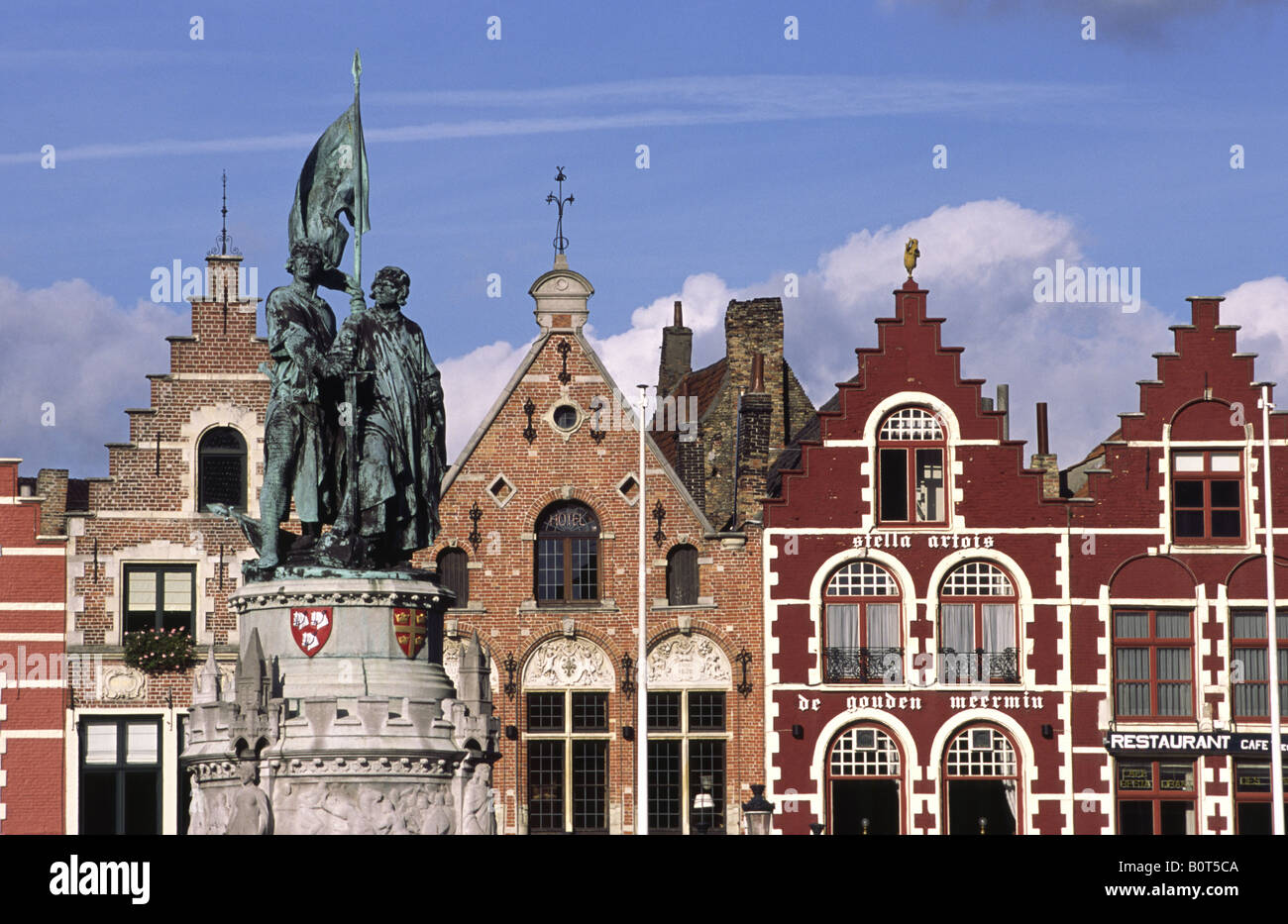 Market square with statue of Pieter de Coninck & Jan Breidel. Brugge ...