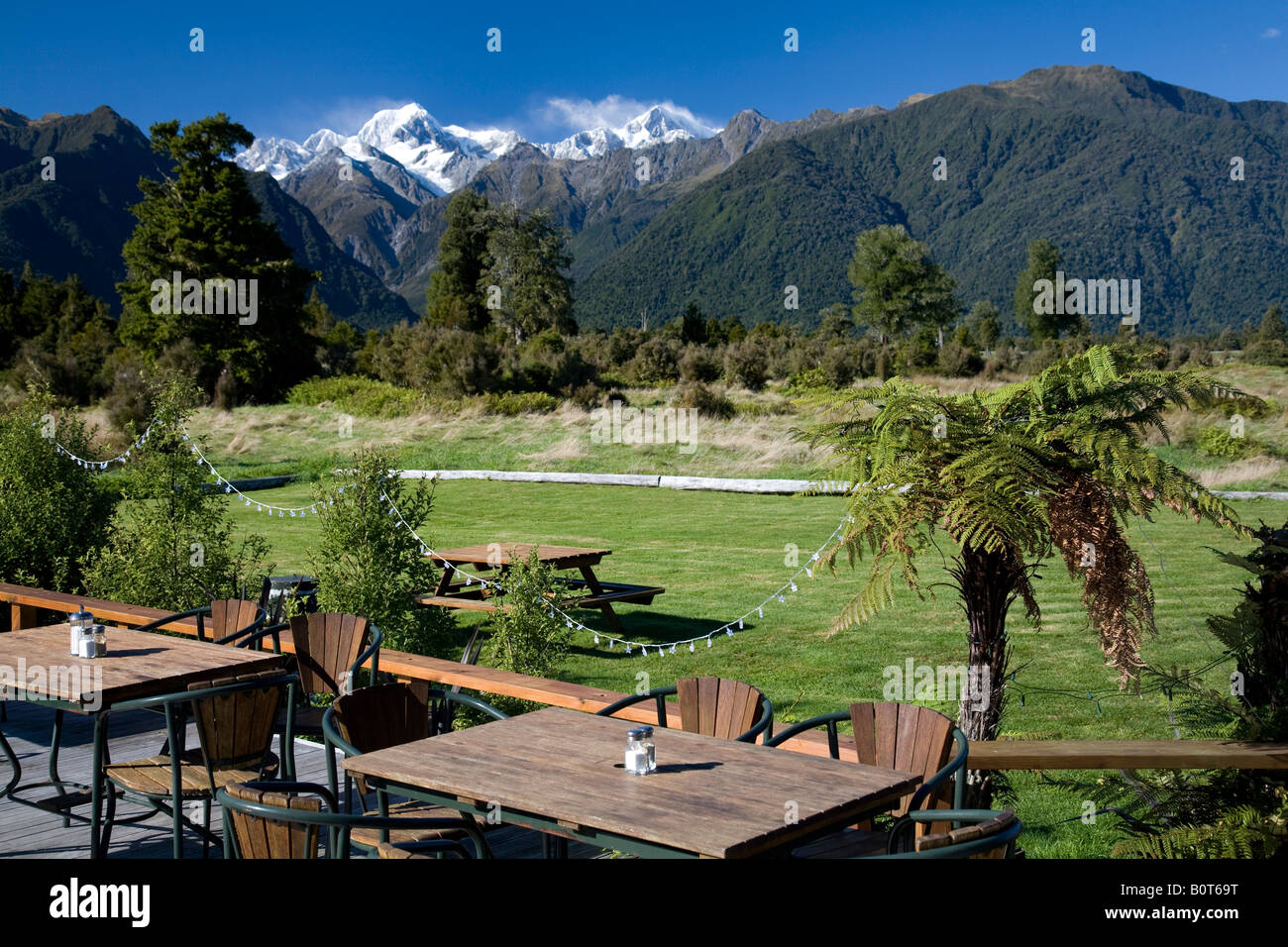cafe at the foot of mount cook and tasman,new zealand Stock Photo - Alamy