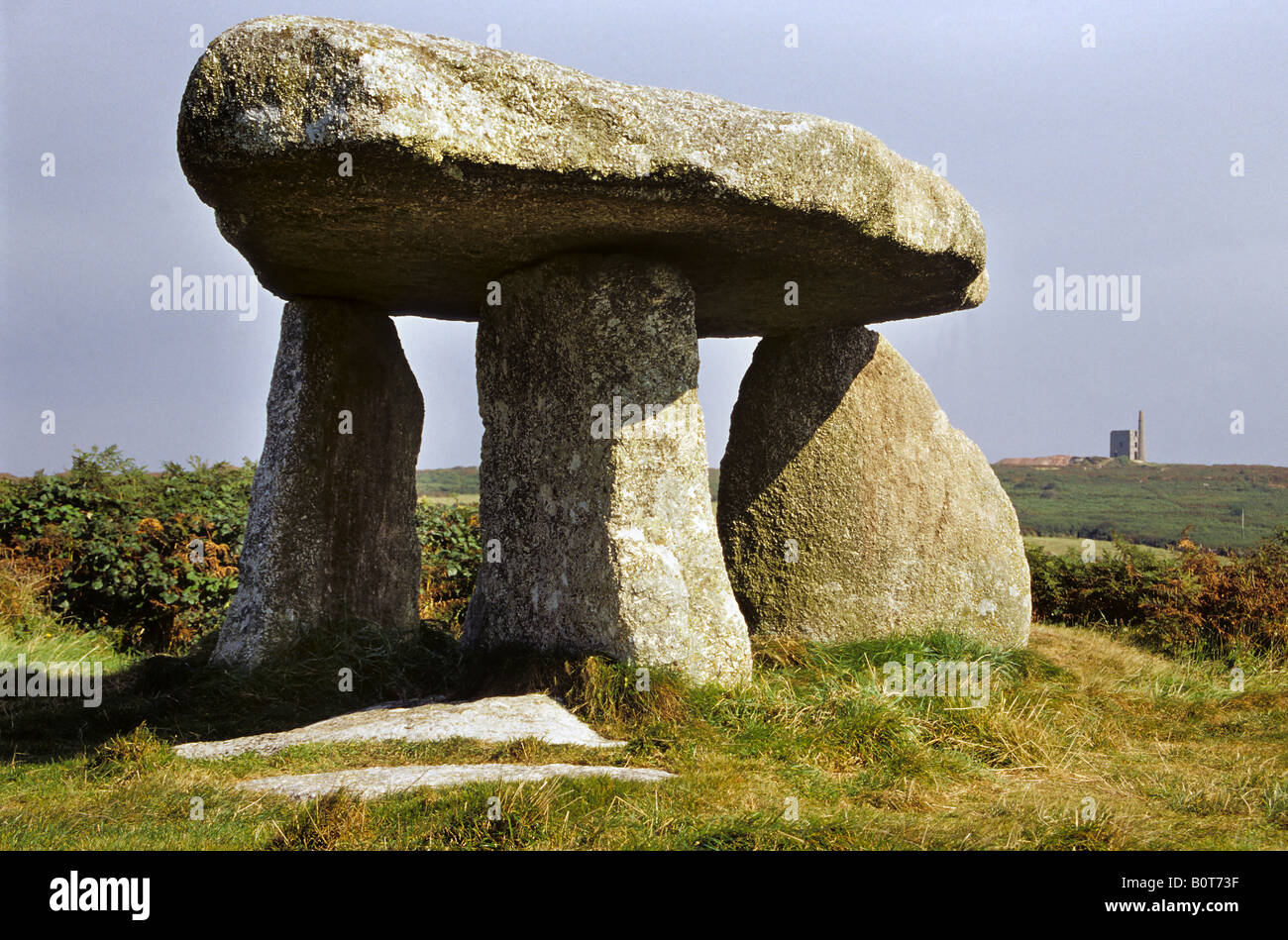 Lanyon quoit neolithic dolmen hi-res stock photography and images - Alamy